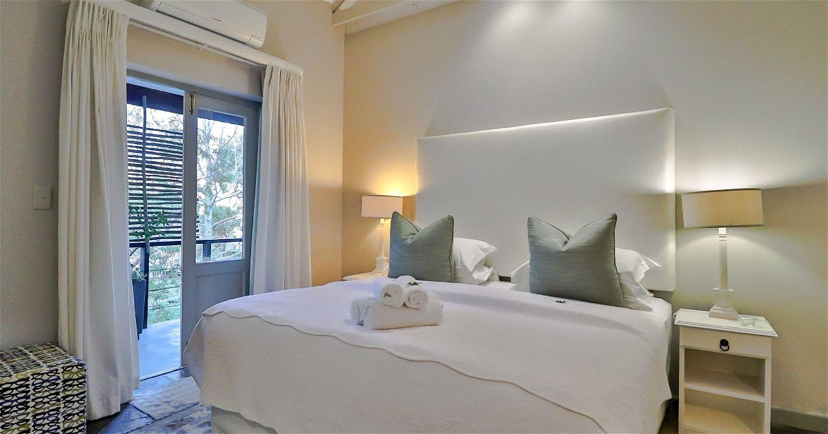 Standard rooms - Hermanus Lodge On The Green - Accommodation