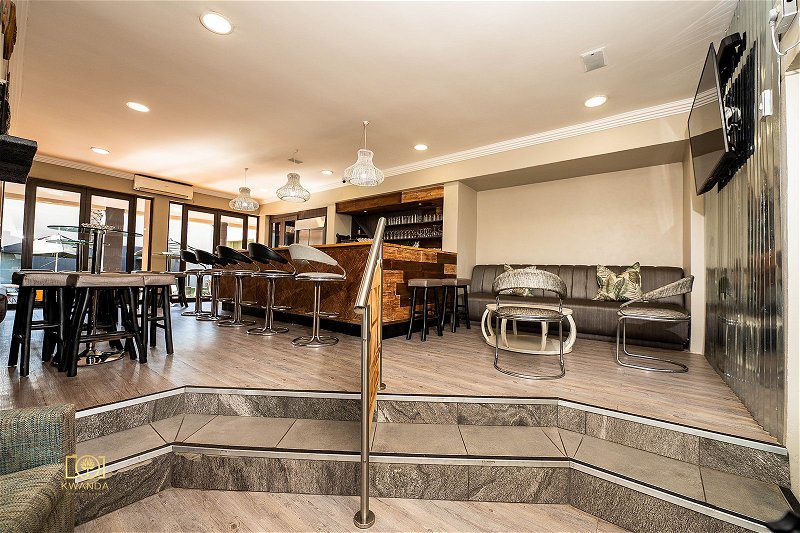Gallery - Q's Evander Hotel and Apartments