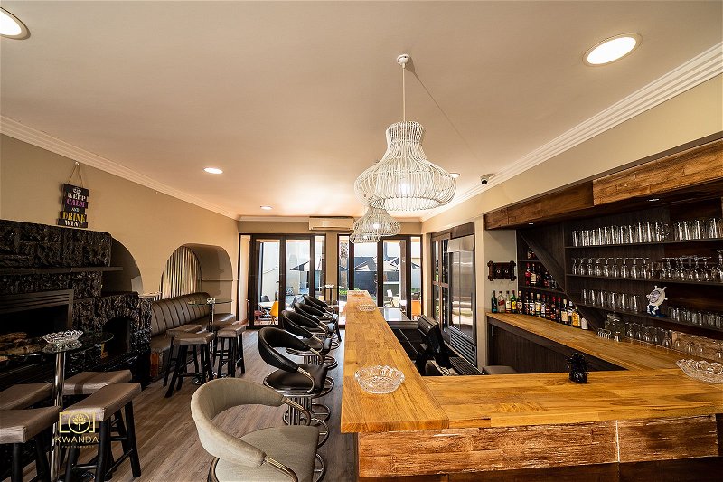 Gallery - Q's Evander Hotel and Apartments