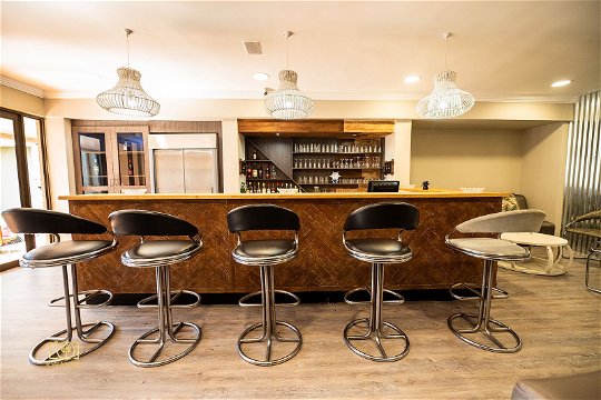 Restaurant and Dining - Q's Evander Hotel and Apartments