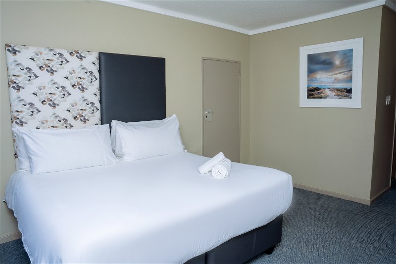 Gallery - Q's Evander Hotel and Apartments