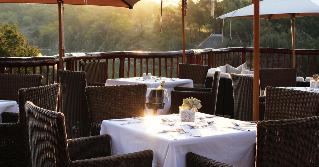 Restaurant - The Blades Hotel