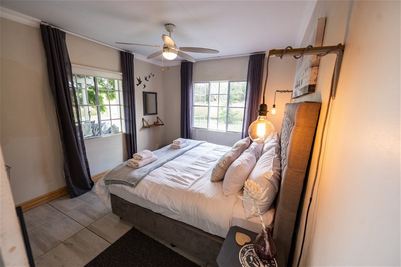 MARULA COTTAGE - Holiday Dog