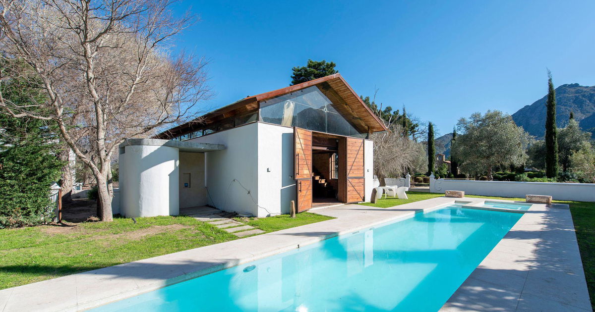 Pool Barn Retreat - La Villa Retreat