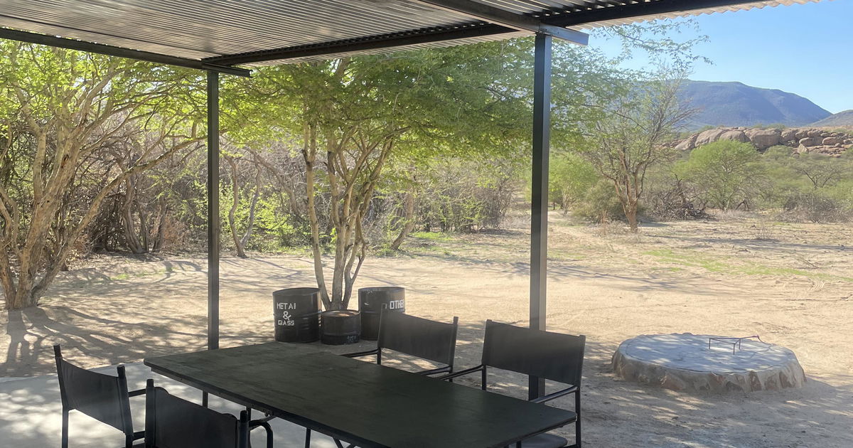 Camp Petite - Erongo Rocks - Farmhouse & Camping