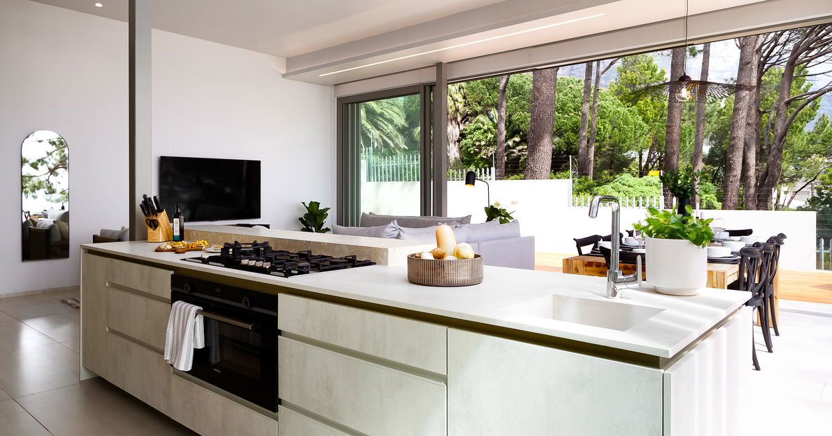 Chas Booth Avenue B2 - Camps Bay Vacations