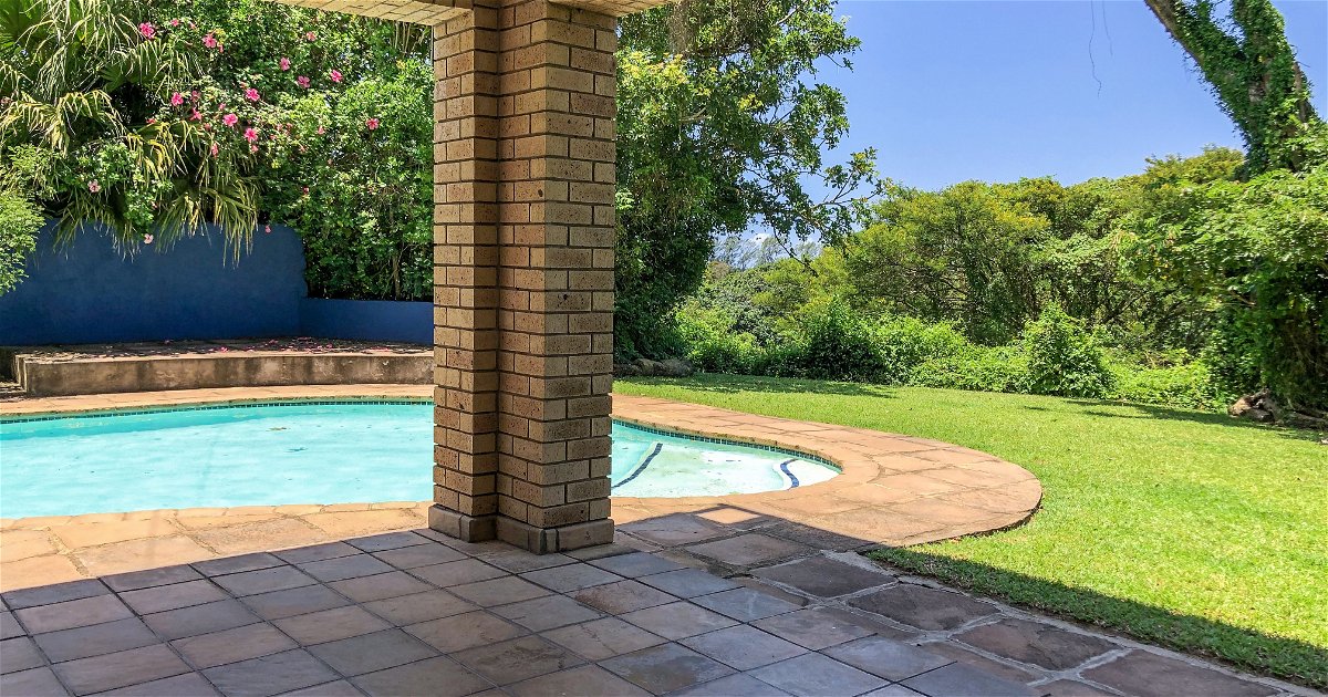 Mfolozi Ground-Floor Unit: Sea Views & Comfort for 7 Guests!