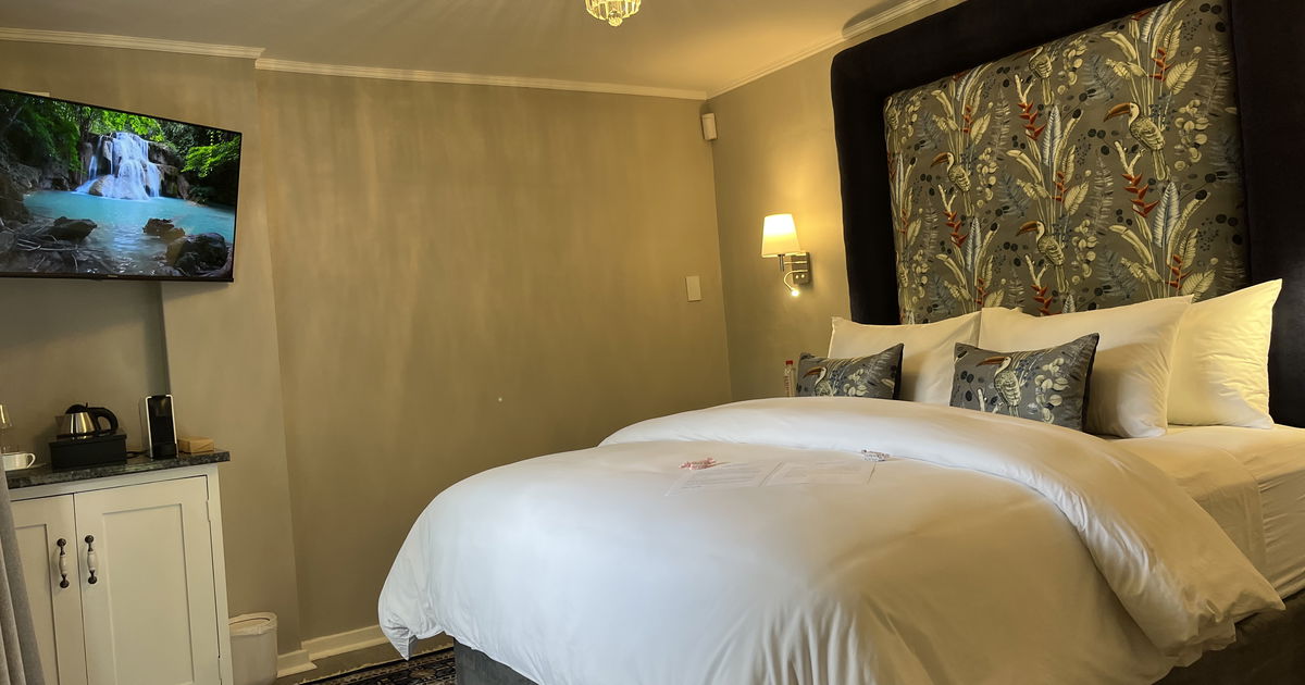 Room 6: Deluxe Mountain View (Ground Floor) - Patcham Place & Lilliput ...